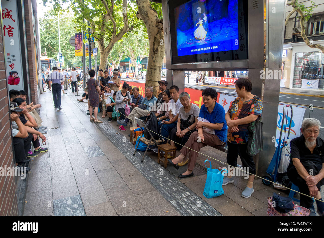 Chinese customers queue up to buy mooncakes to celebrate the upcoming ...