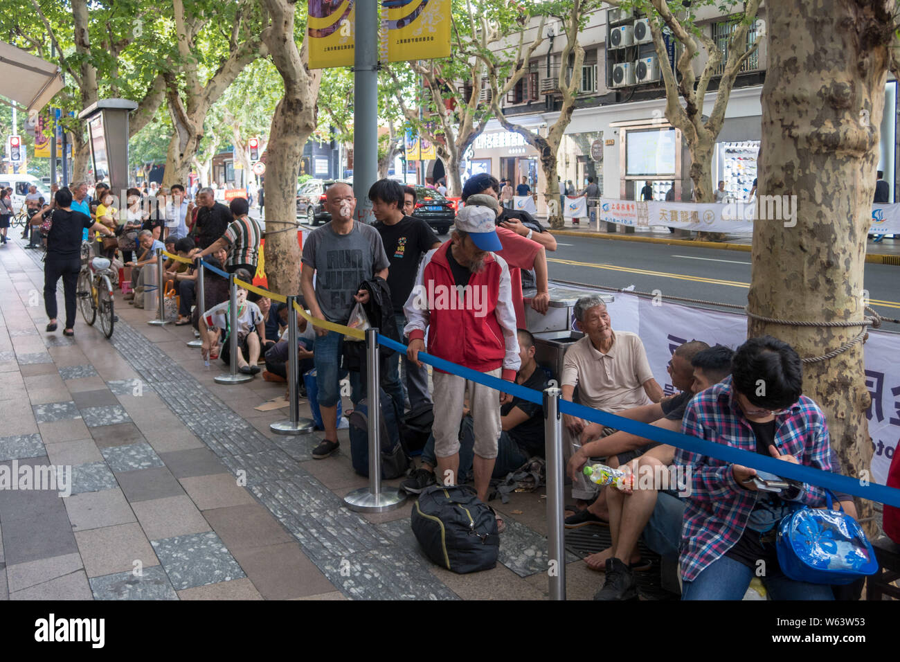 Chinese customers queue up to buy mooncakes to celebrate the upcoming ...