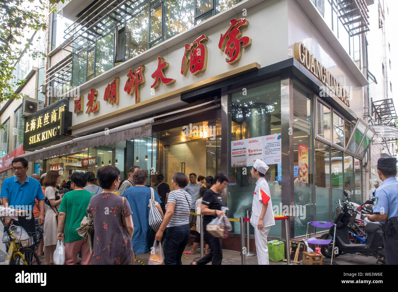Chinese customers queue up to buy mooncakes to celebrate the upcoming ...