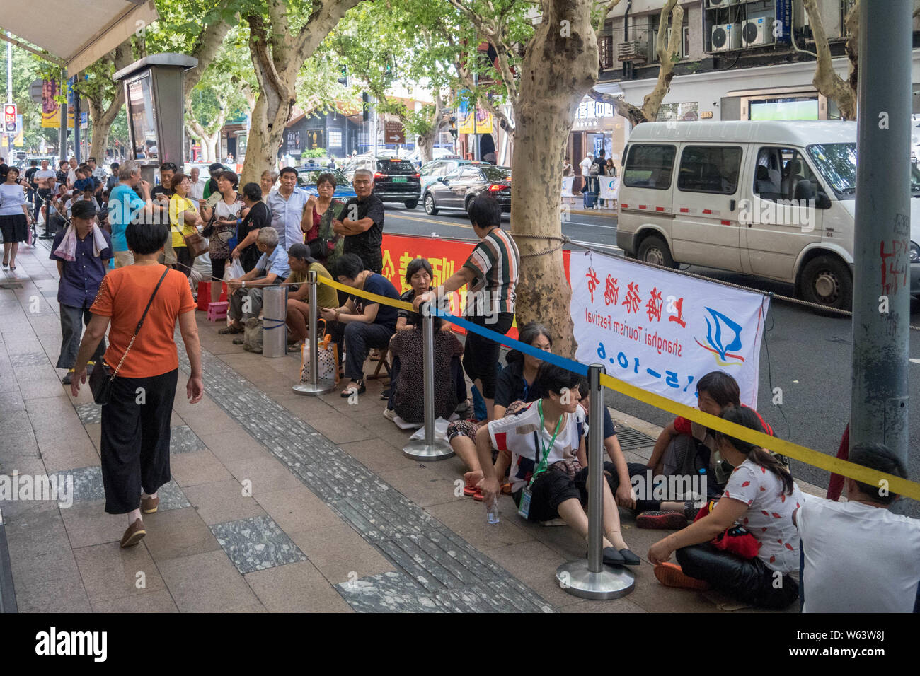 Chinese customers queue up to buy mooncakes to celebrate the upcoming ...