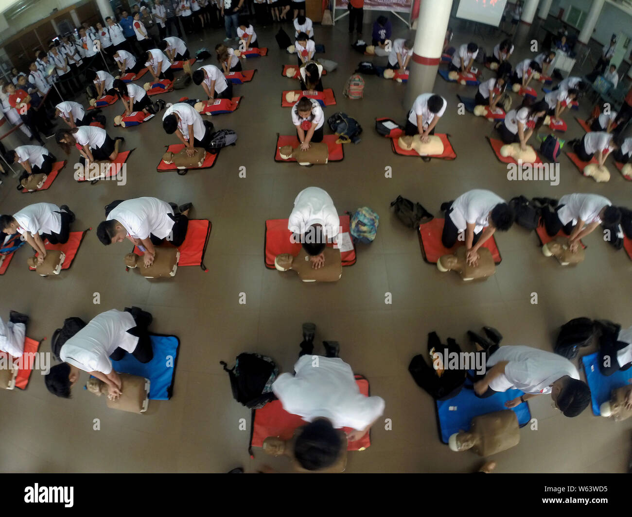 Manila, Philippines. 31st July, 2019. Students use cardiopulmonary ...