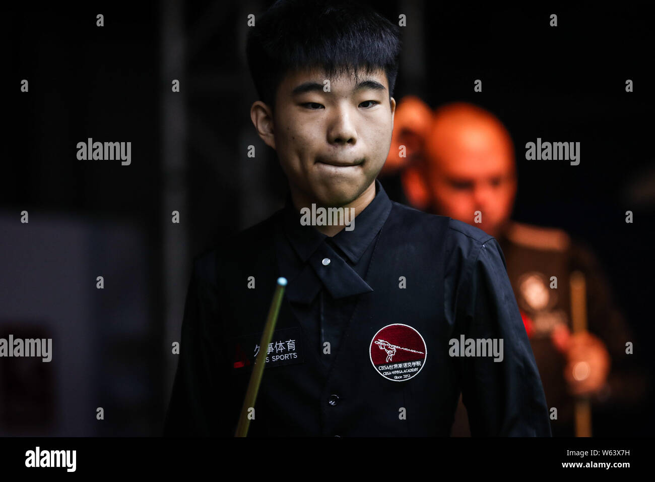 Fan Zhengyi of China considers a shot to Stuart Bingham of England in ...