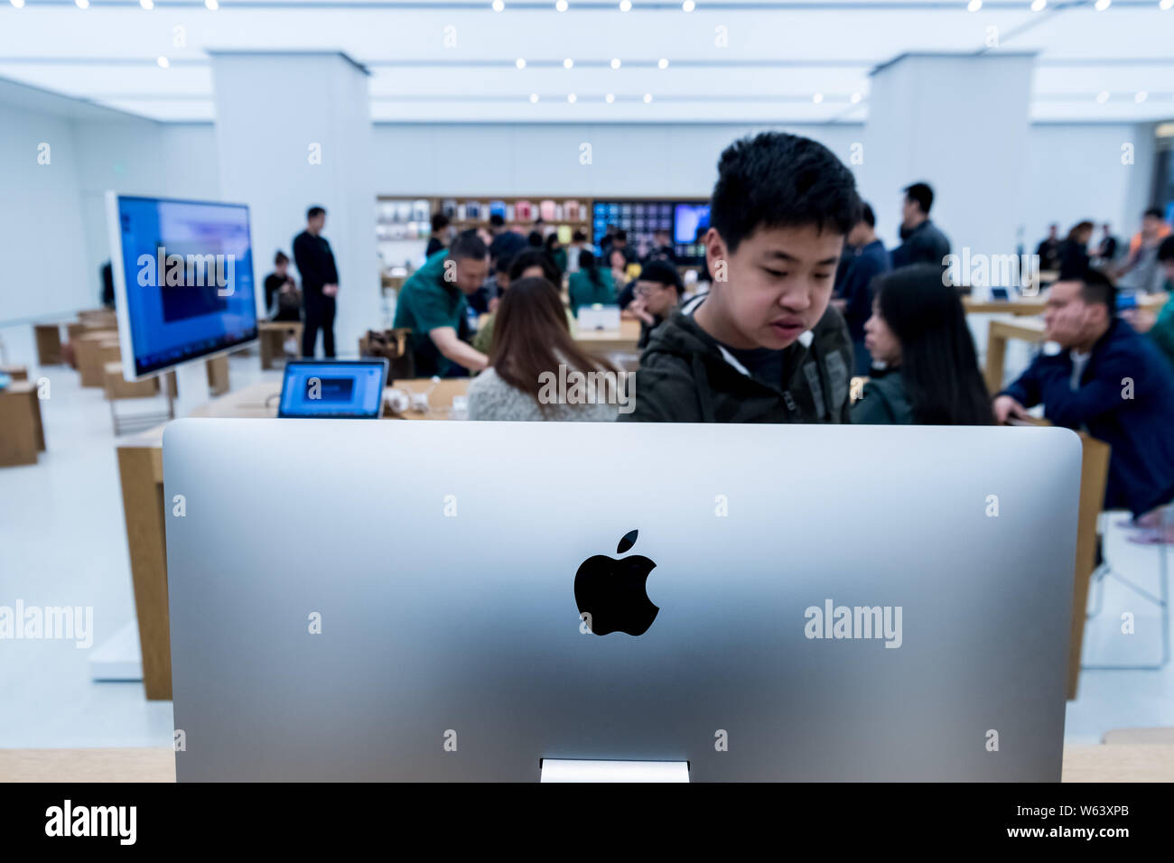 Luxshare precision industry hi-res stock photography and images - Alamy