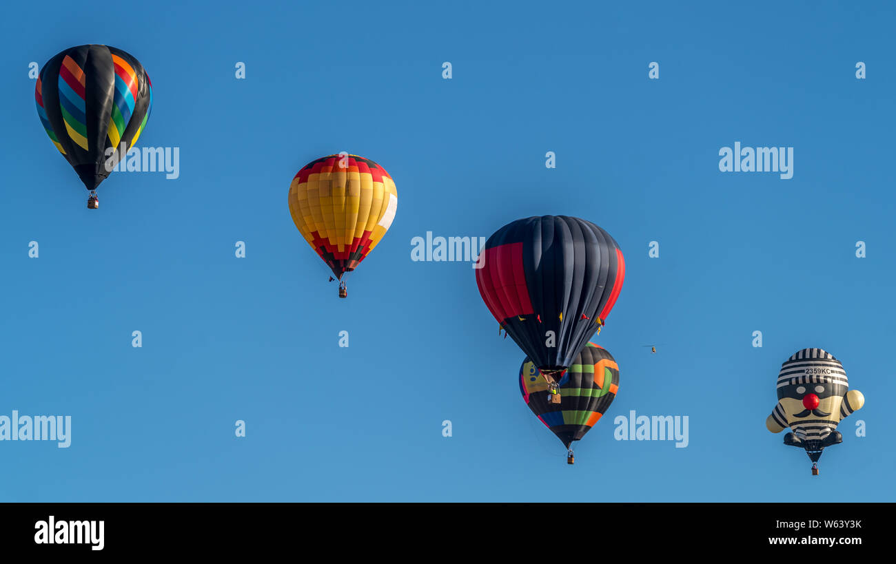 Hot air balloon gondola gondolas hi-res stock photography and images ...