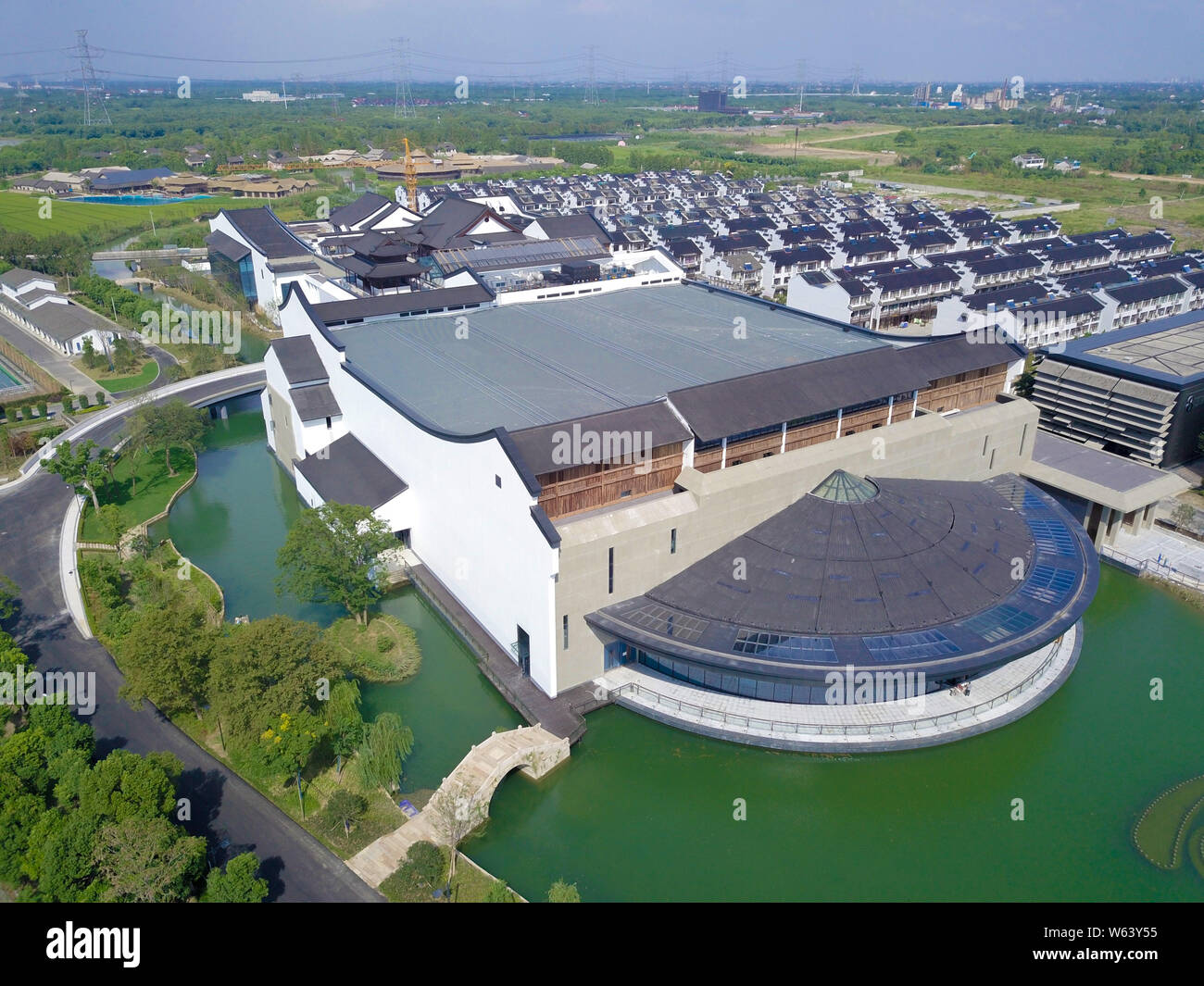 Center con hi-res stock photography and images - Alamy