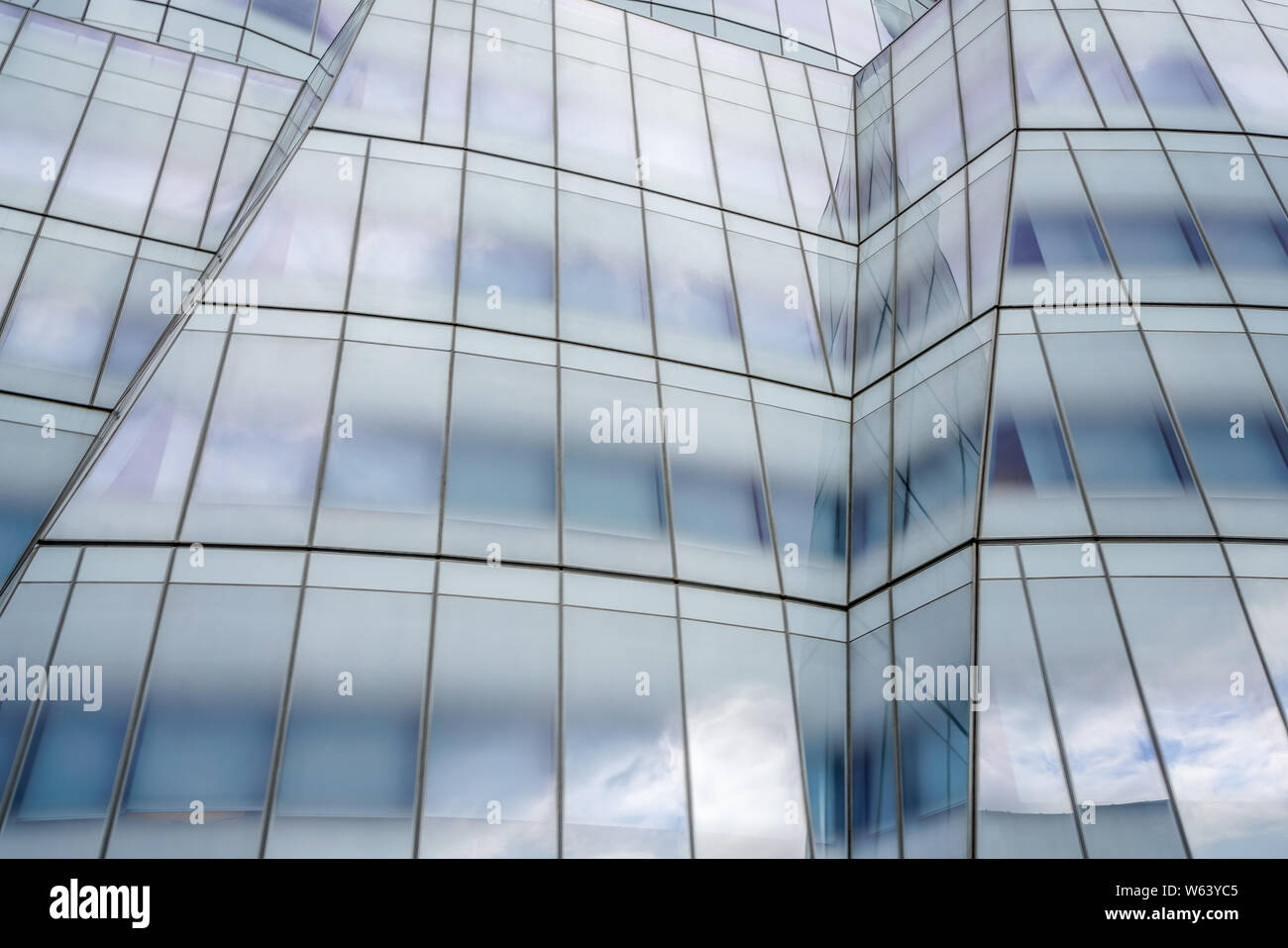 Repeating lines in architecture hi-res stock photography and images - Alamy