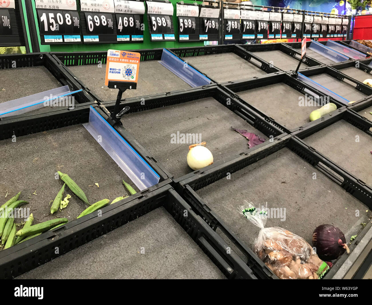 Vegetables and fruits are sold out at a supermarket before the landfall ...