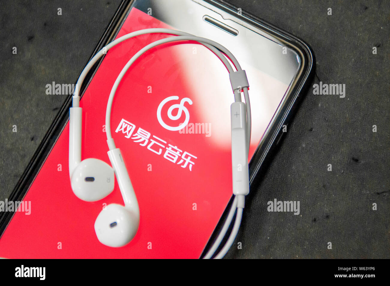 Chinese mobile phone user hi-res stock photography and images - Alamy