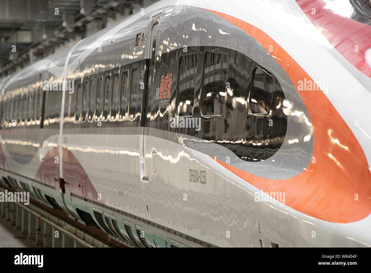 A Vibrant Express train to operate from Hong Kong Kowloon West, through ...