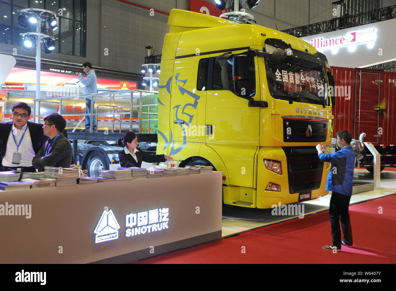 Sinotruck hi-res stock photography and images - Alamy