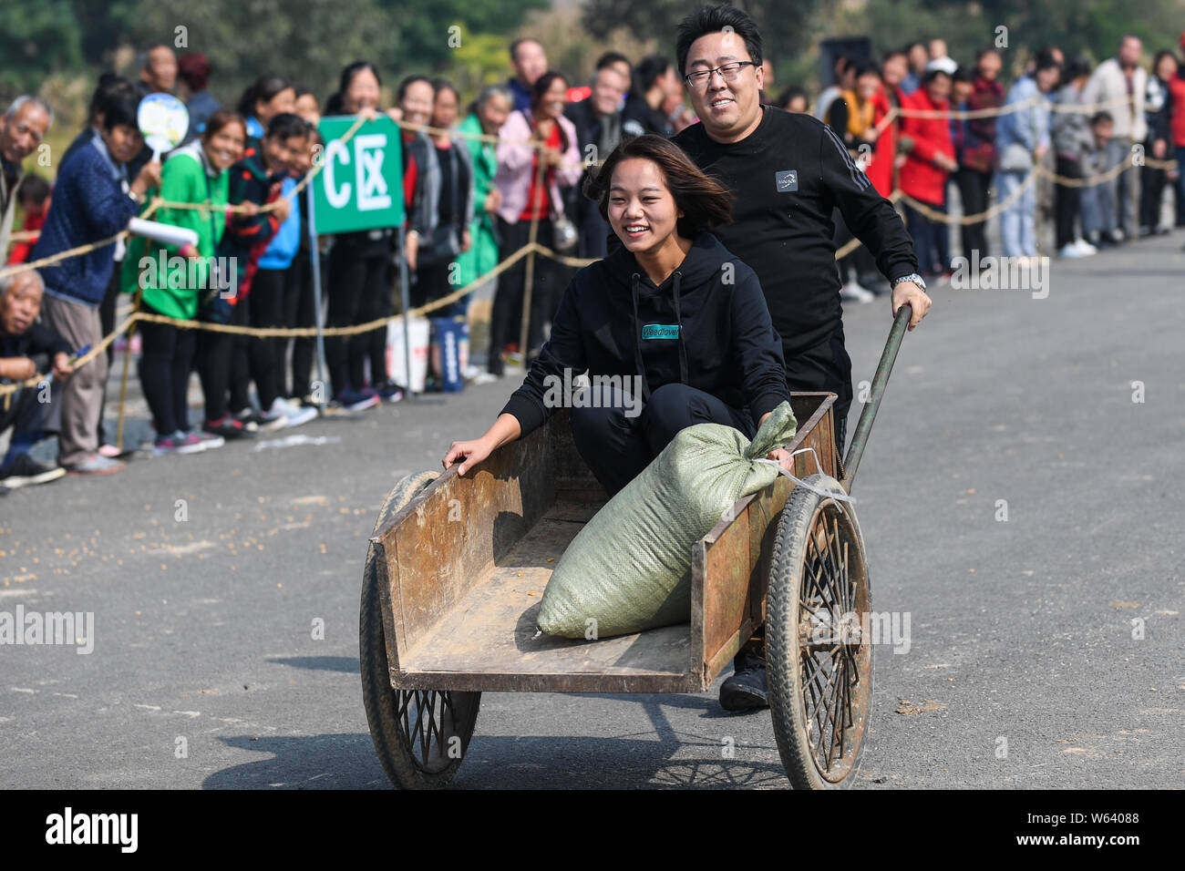 Sack carts hi-res stock photography and images - Alamy