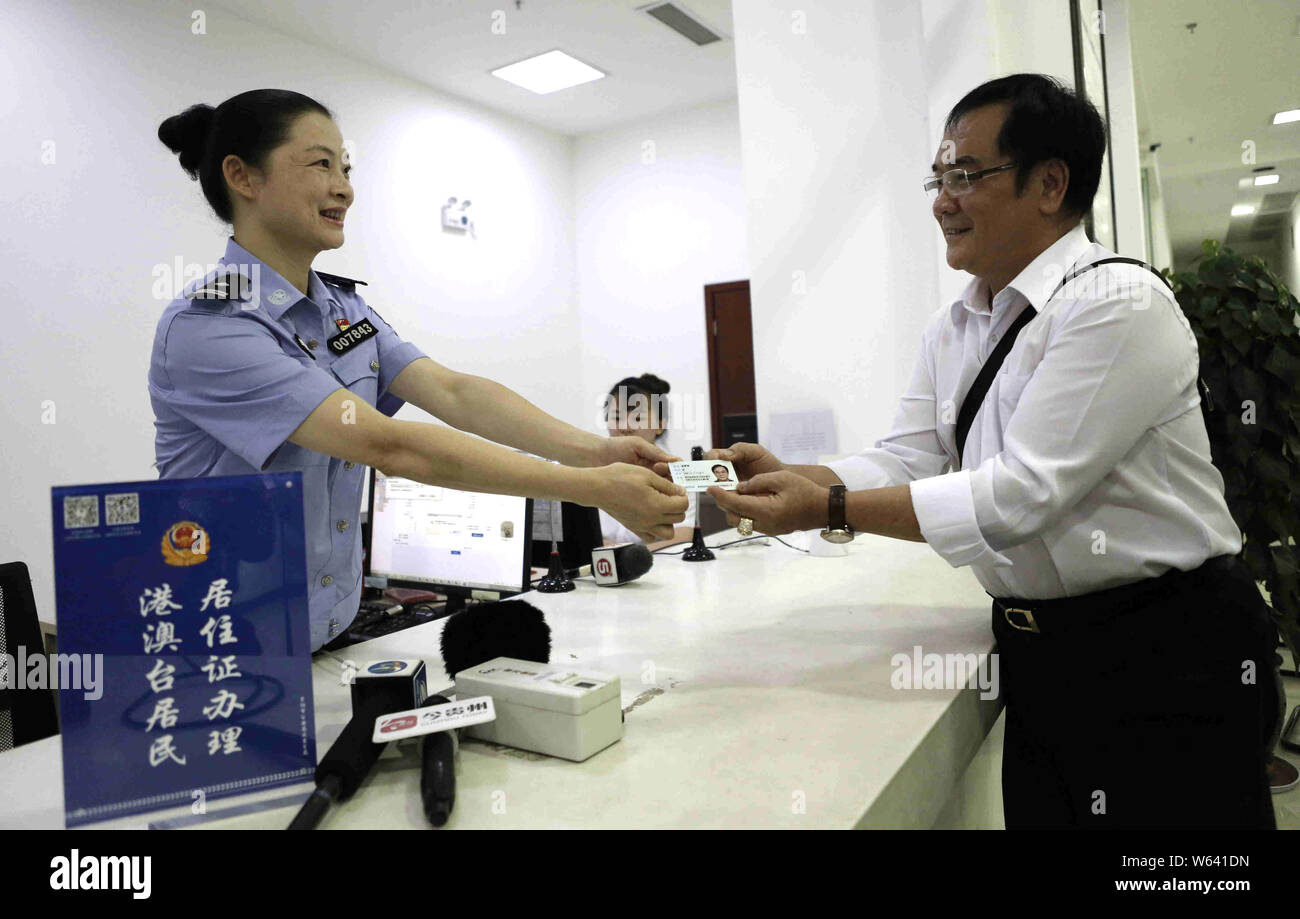 A Taiwan resident living in the Chinese mainland receives the residence ...