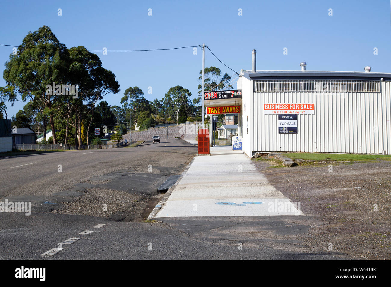 Zeehan, Tasmania: April 04, 2019: The Cribb Hut convenience store and ...