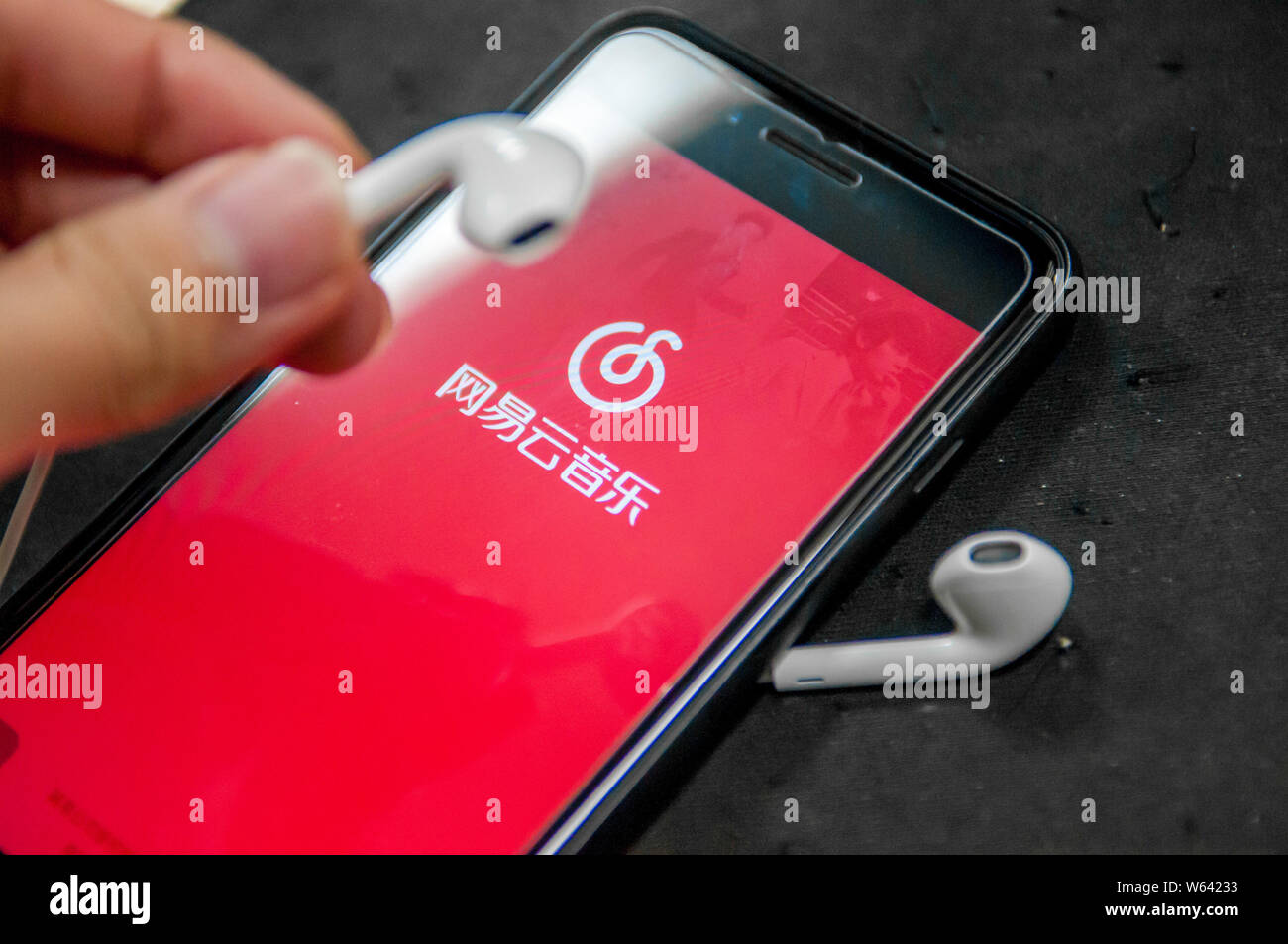 --FILE--A Chinese mobile phone user uses the mobile app of NetEase ...