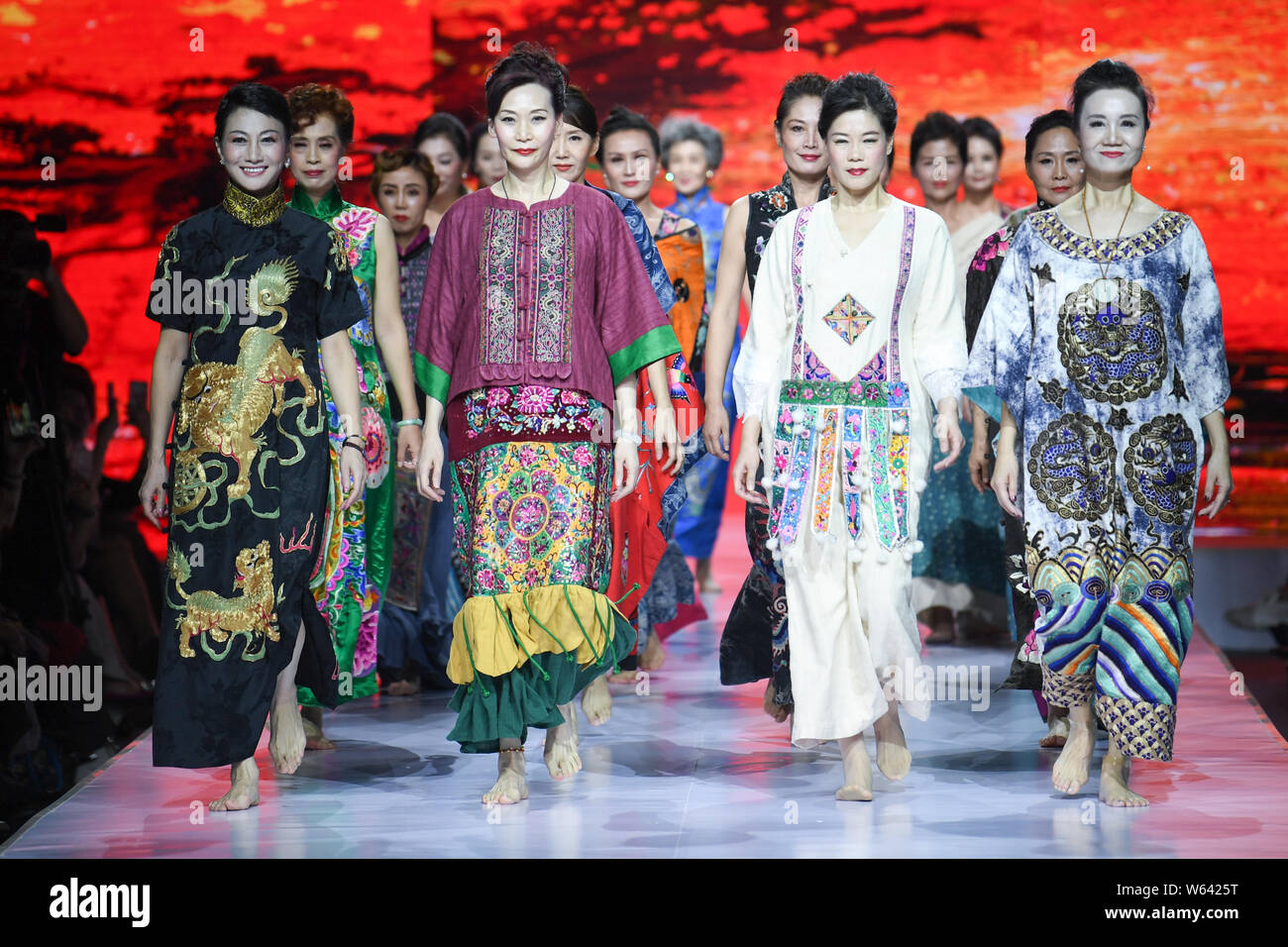 Models display new creations at the Jiang Xuanmin x Four famous Chinese ...