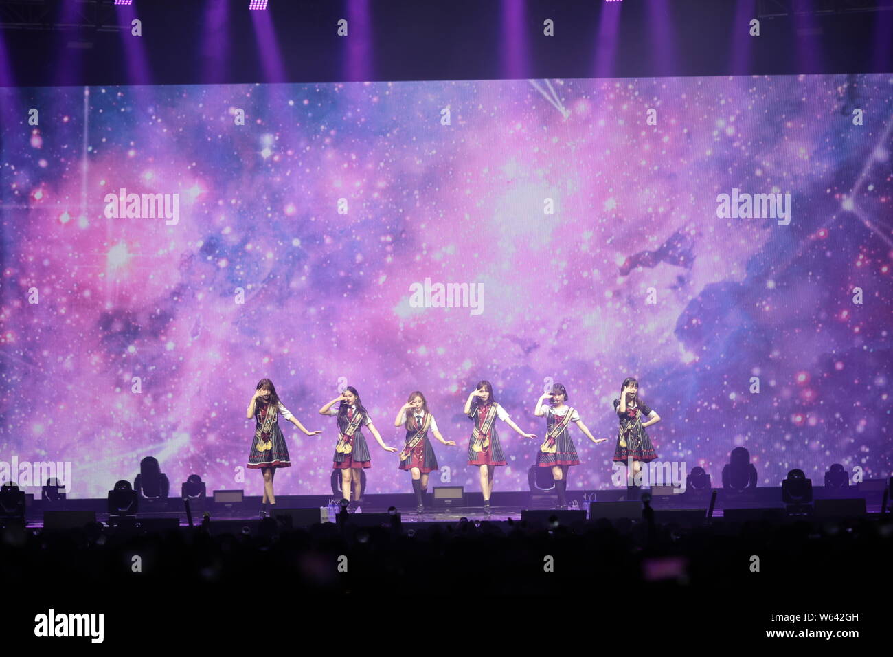 Members of South Korean girl group GFriend perform during the 2018 ...