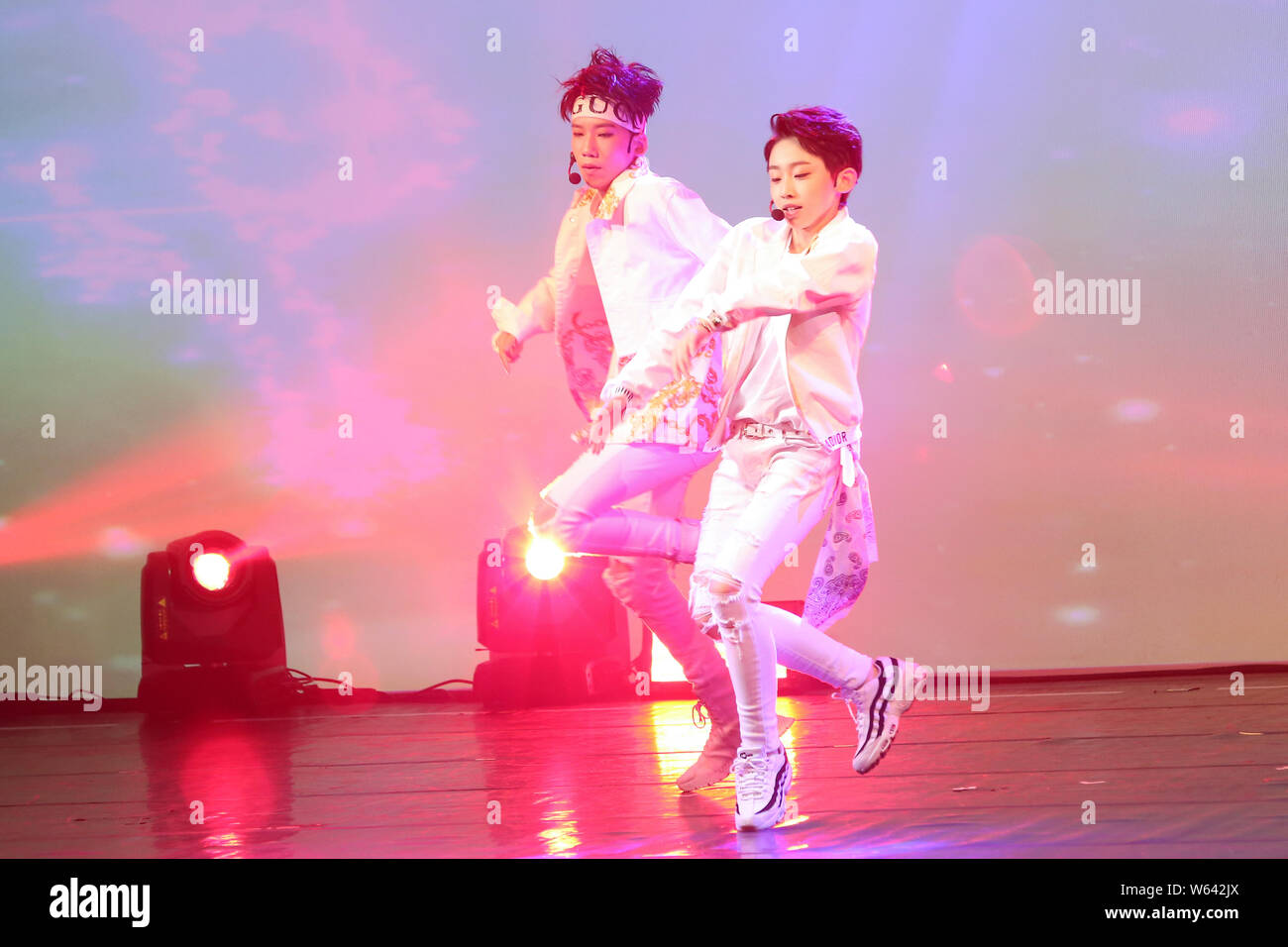 **TAIWAN OUT**Members of boy band Boy Story co-produced by Tencent ...