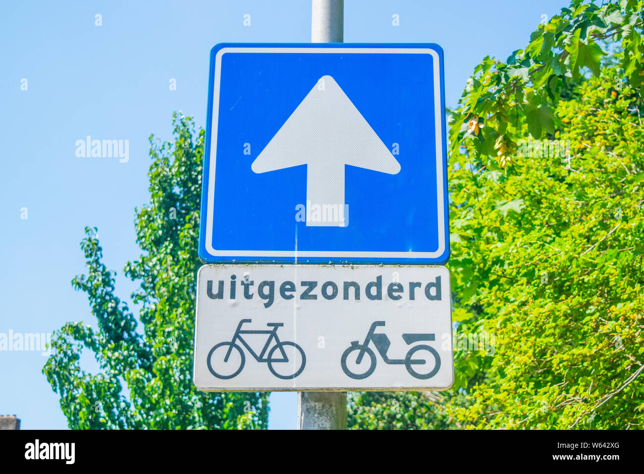 Road sign one way traffic hi-res stock photography and images - Alamy