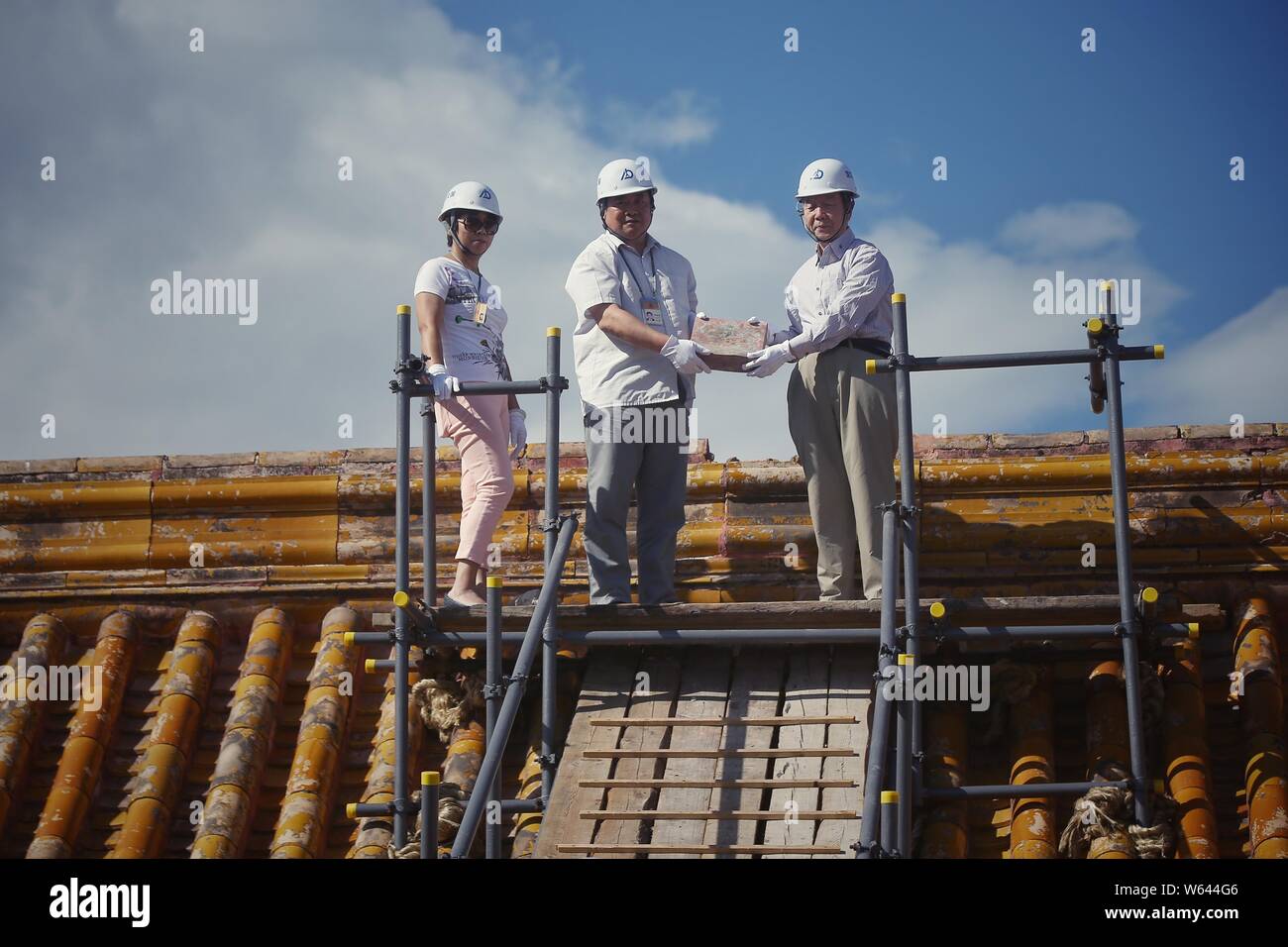 Shan Jixiang, center, curator of the Palace Museum, and other staff ...