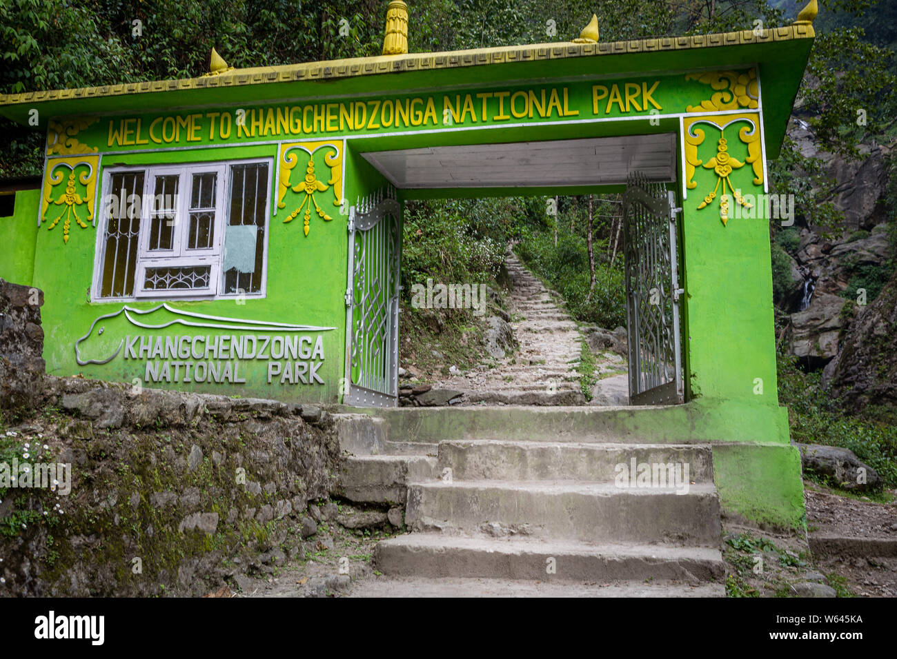 Entrance gate to the Gochela trekking trail to the Kanchenjunga ...
