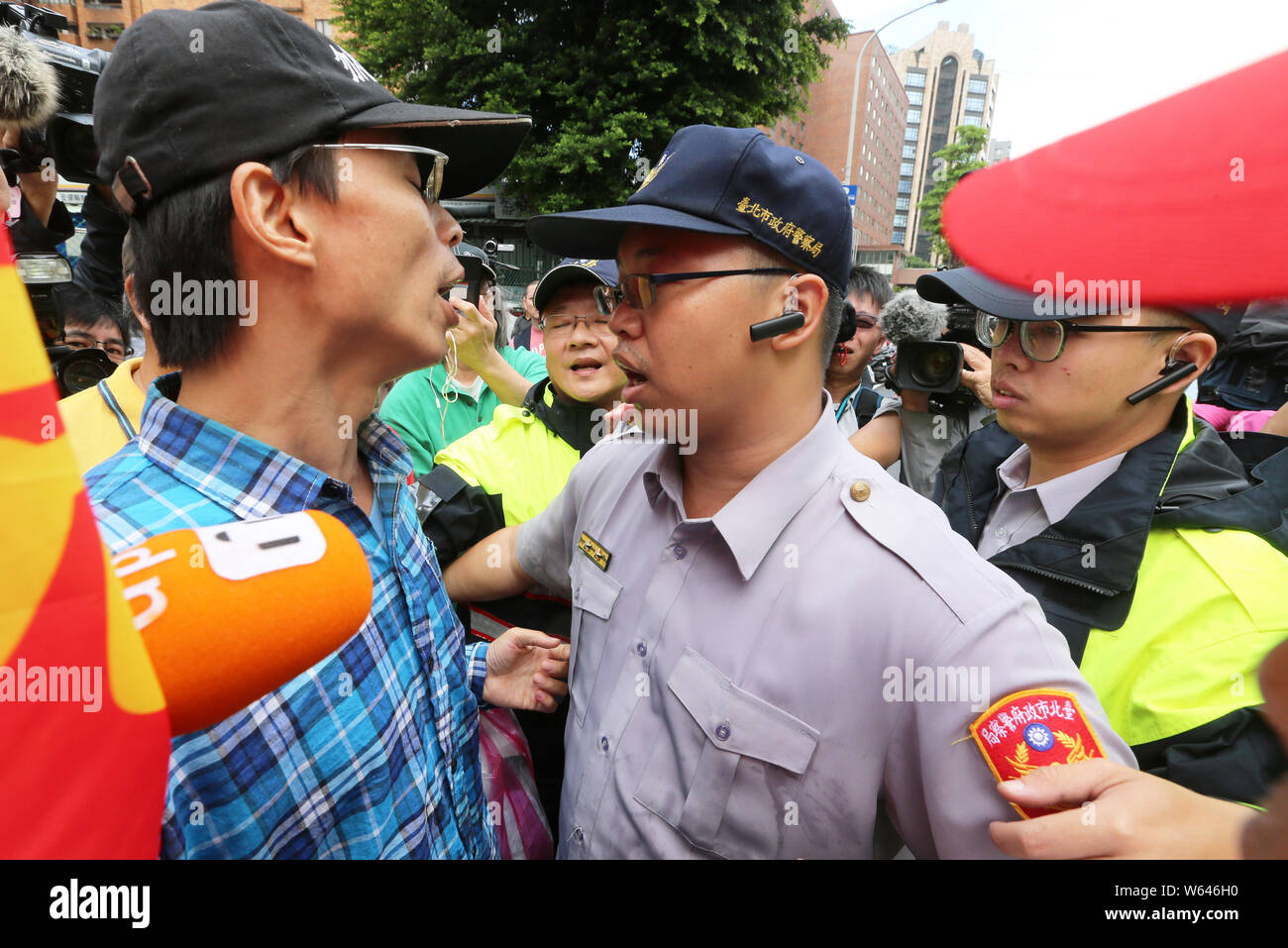 Taiwanese police officers hi-res stock photography and images - Alamy