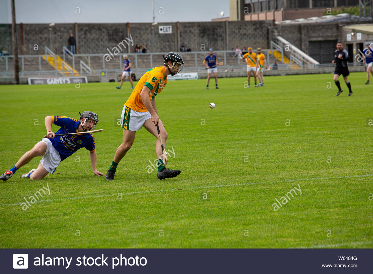 Hurling ireland helmet hi-res stock photography and images - Alamy