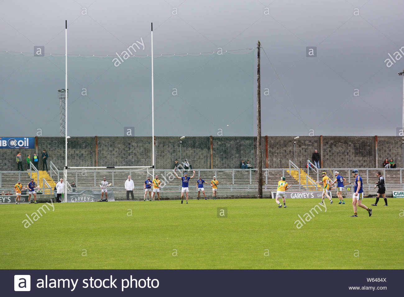 Hurling ireland helmet hi-res stock photography and images - Alamy