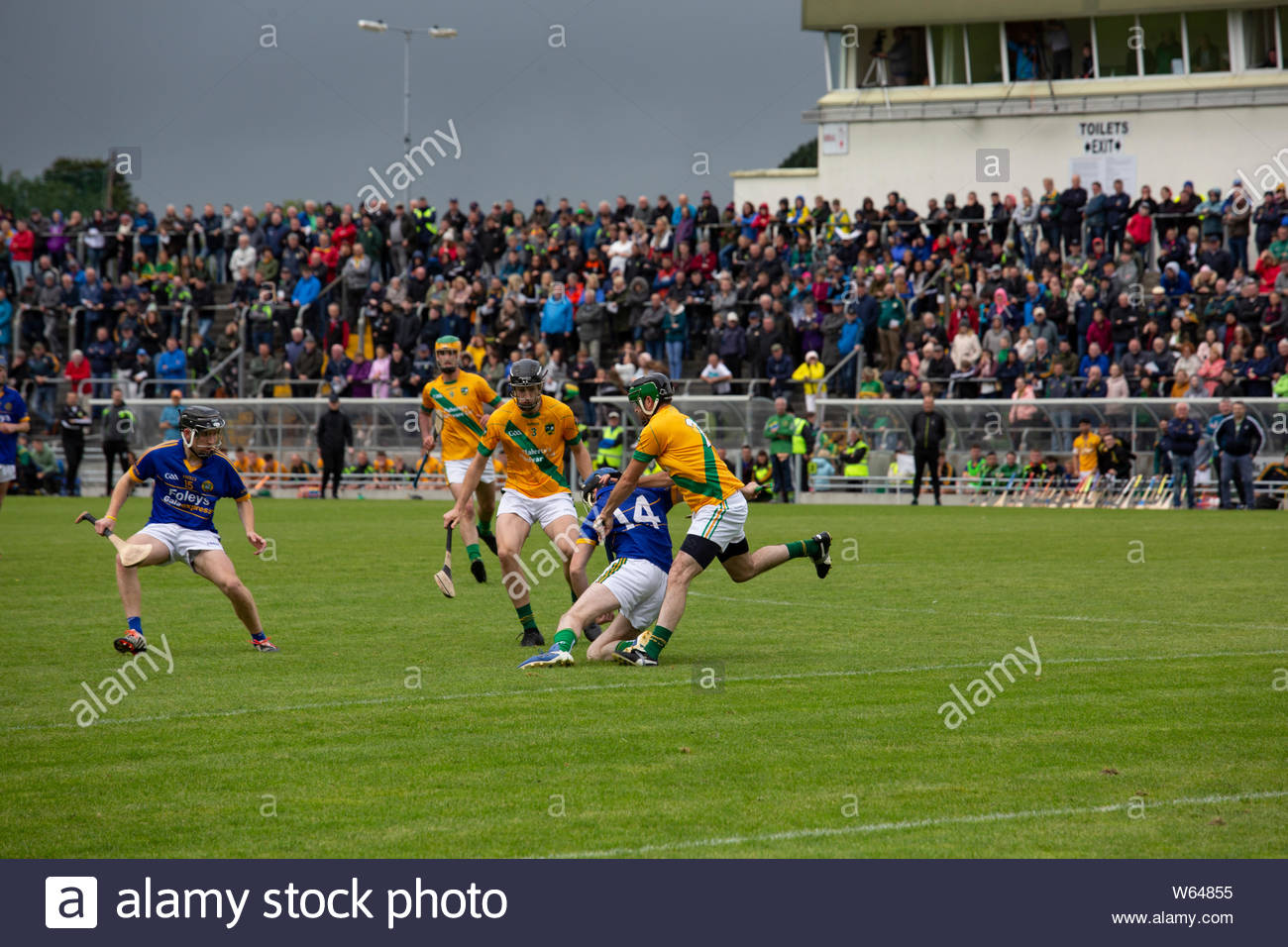 Hurling match in progress hi-res stock photography and images - Alamy