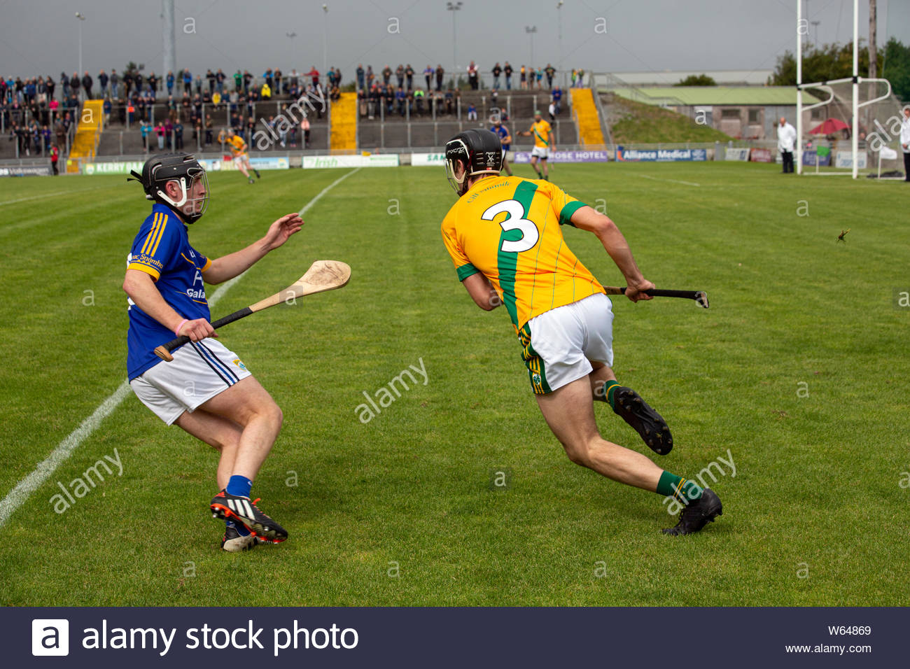 Hurling ireland helmet hi-res stock photography and images - Alamy