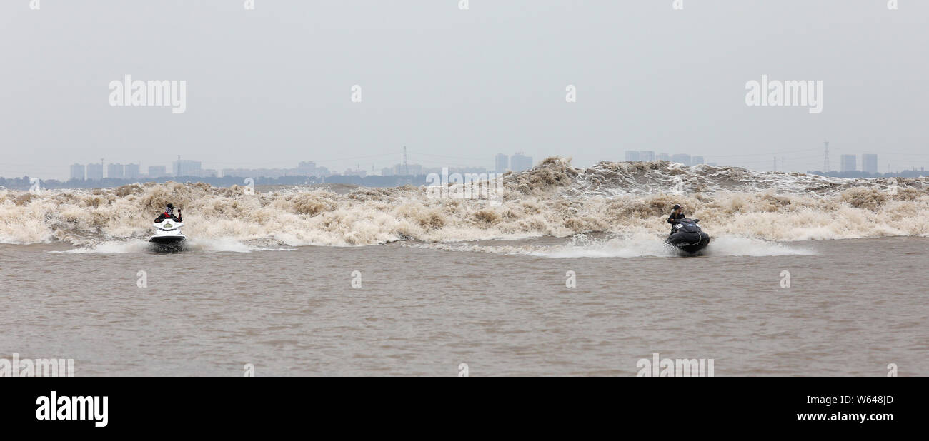 Qiantang river bore surfing hi-res stock photography and images - Alamy