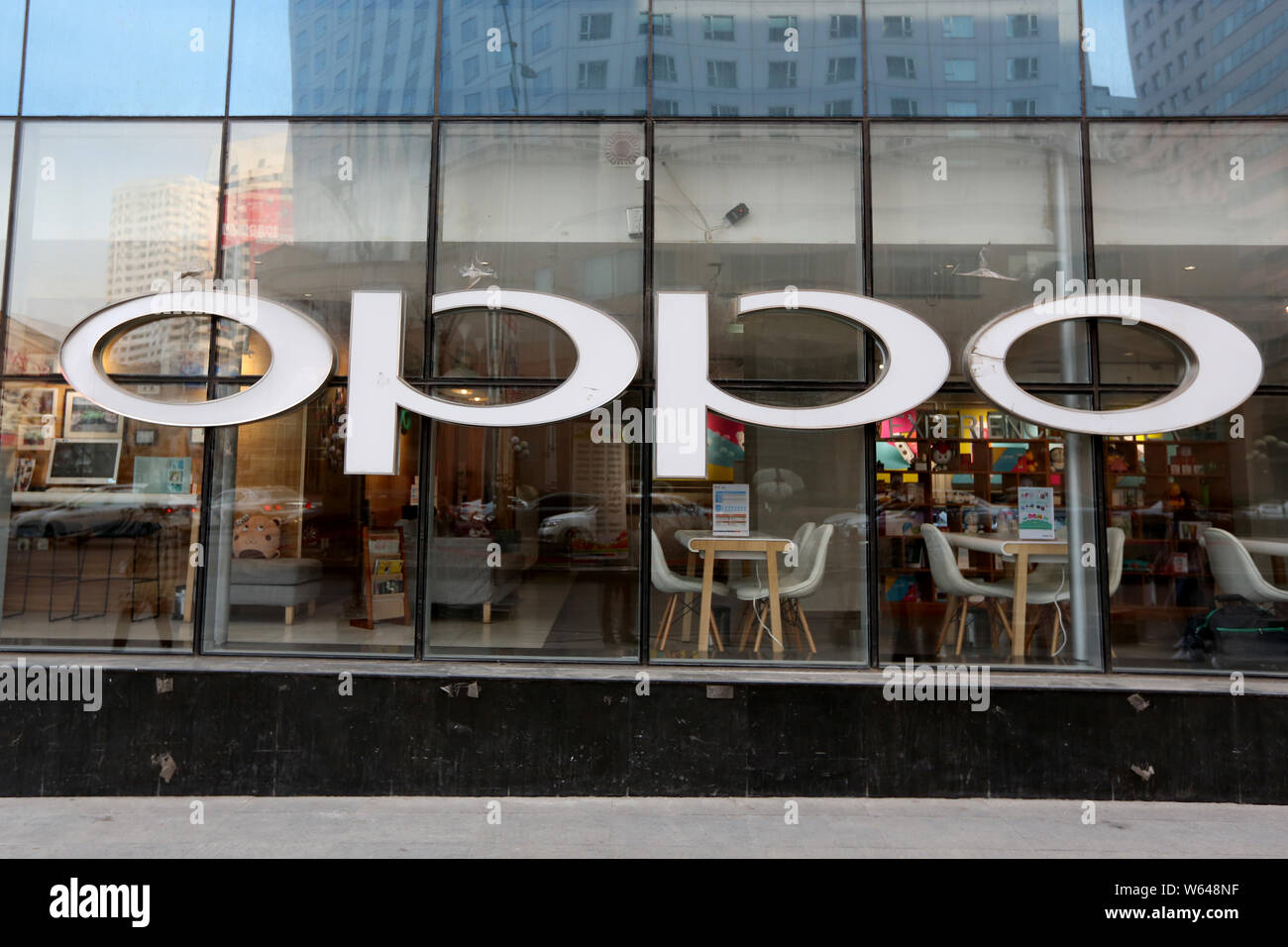 5g roll out hi-res stock photography and images - Alamy