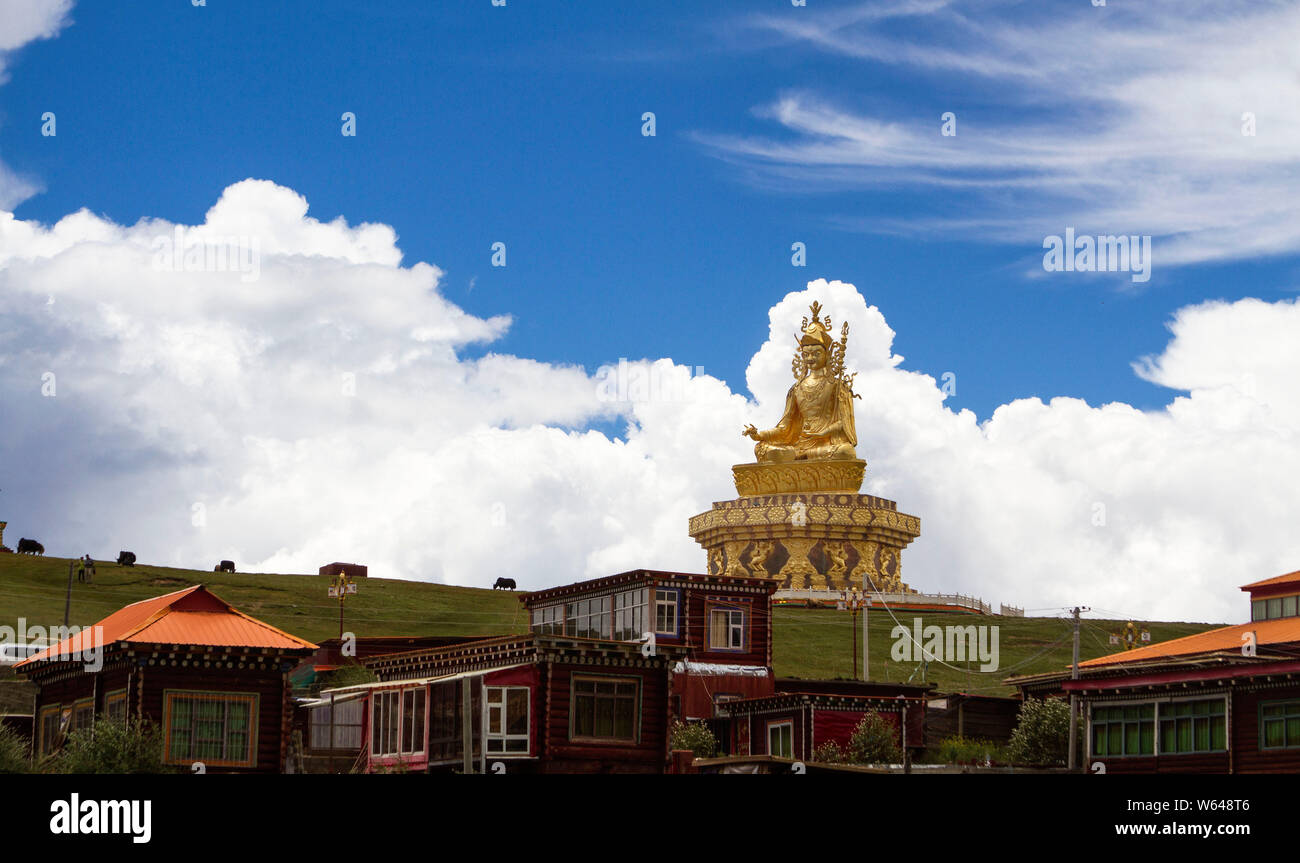 Garze tibetan hi-res stock photography and images - Alamy