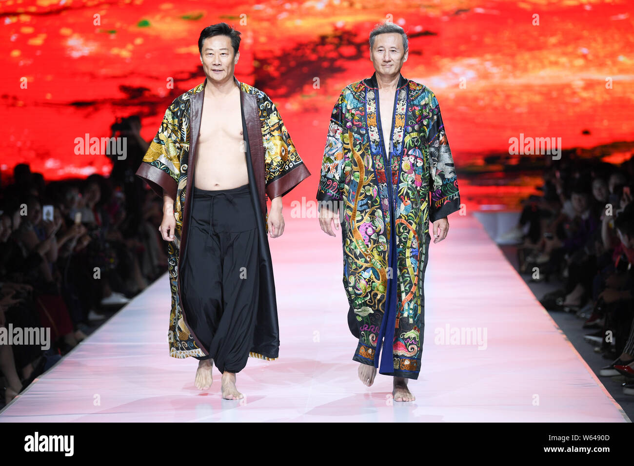 Models display new creations at the Jiang Xuanmin x Four famous Chinese ...