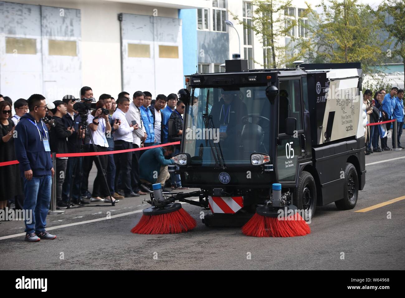 An autonomous driving sanitation vehicle co-developed by Baidu's ...