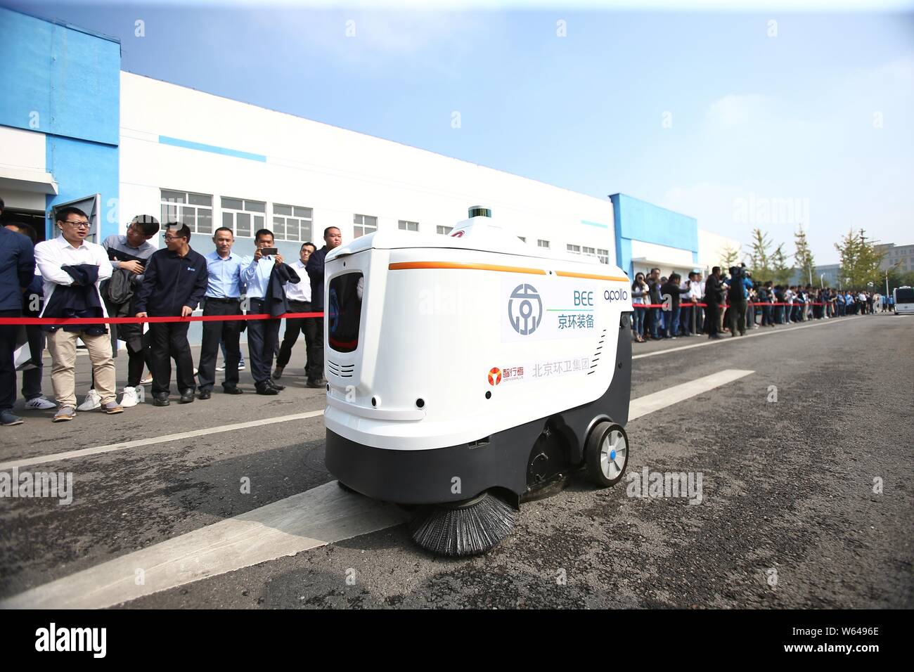 An autonomous driving sanitation vehicle co-developed by Baidu's ...