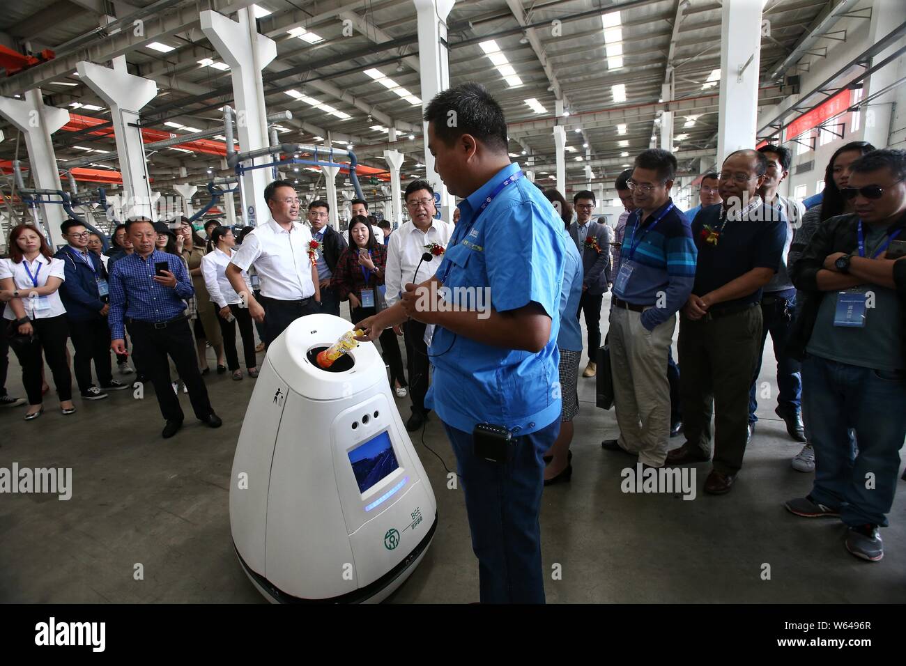 An autonomous driving sanitation vehicle co-developed by Baidu's ...