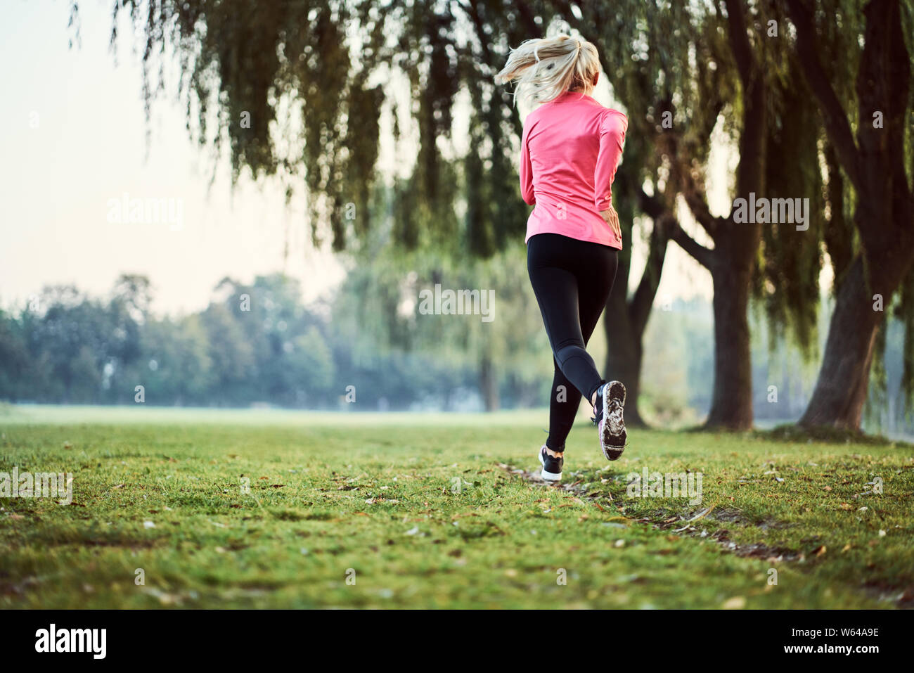Running blonde woman behind hi-res stock photography and images - Alamy