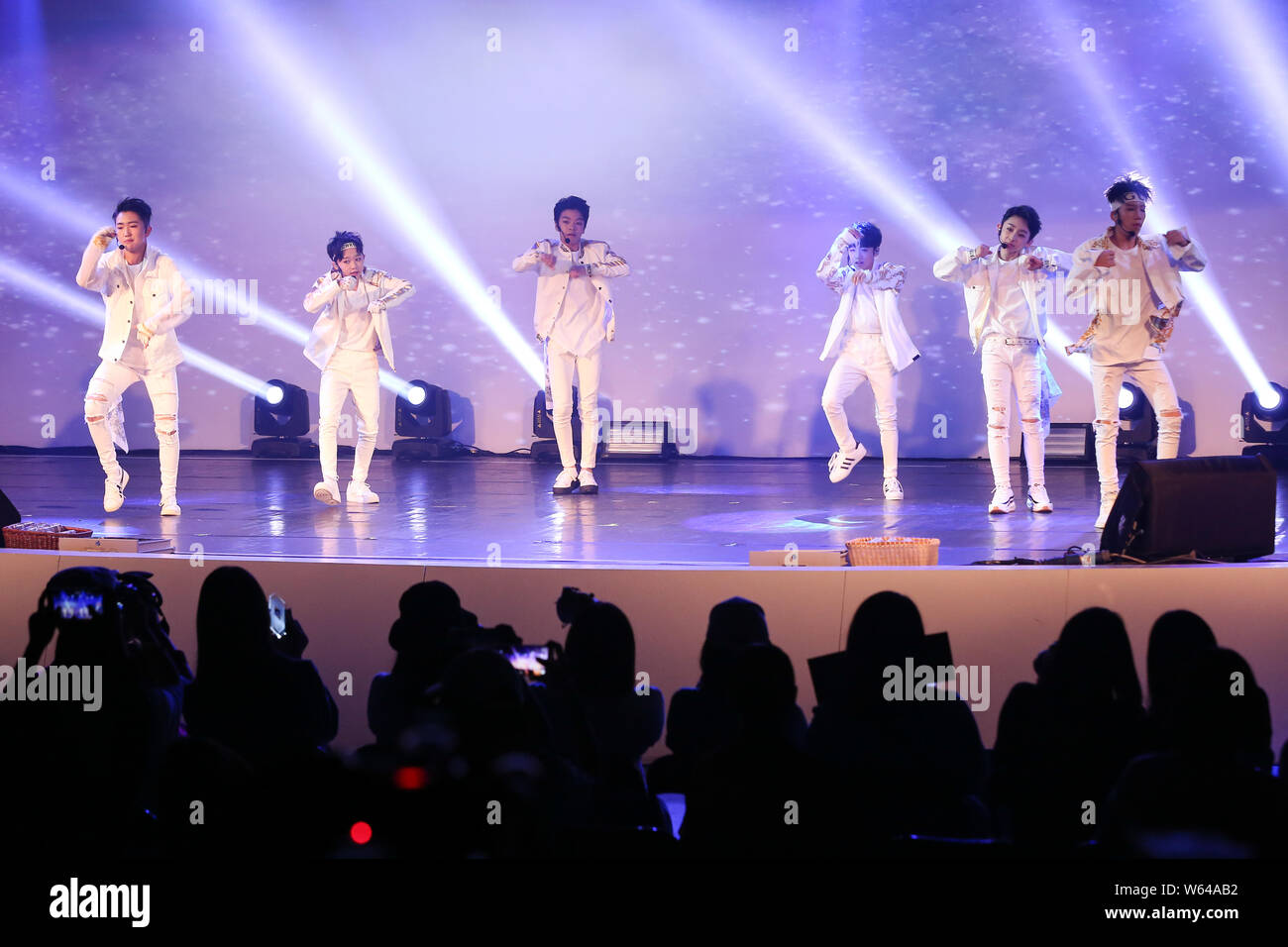 **TAIWAN OUT**Members of boy band Boy Story co-produced by Tencent ...