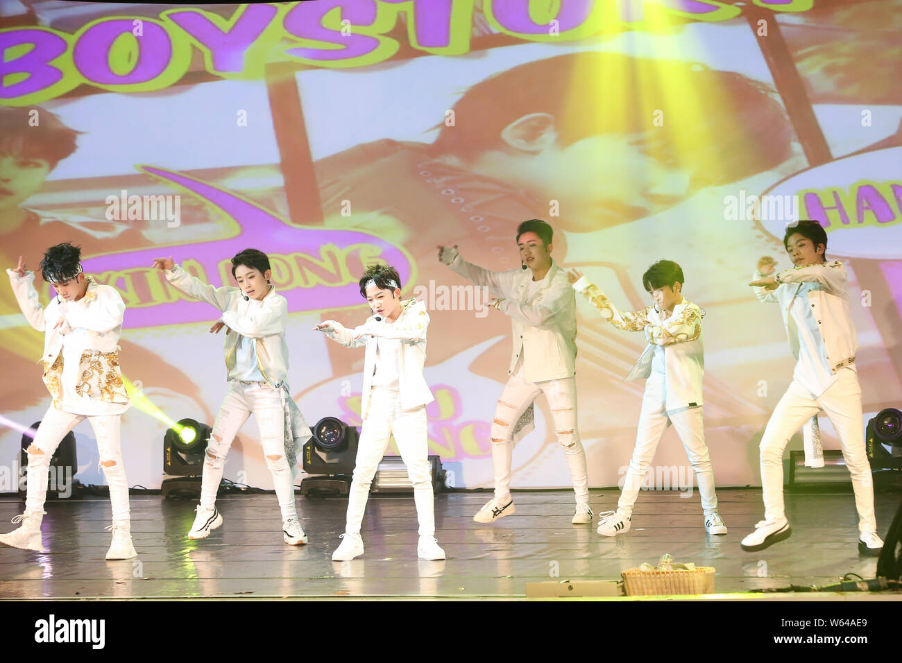 **TAIWAN OUT**Members of boy band Boy Story co-produced by Tencent ...