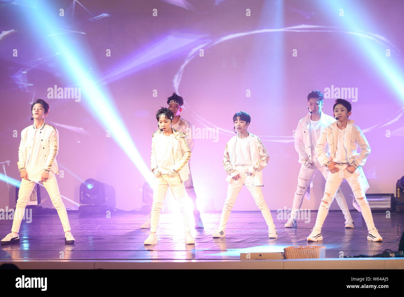 **TAIWAN OUT**Members of boy band Boy Story co-produced by Tencent ...