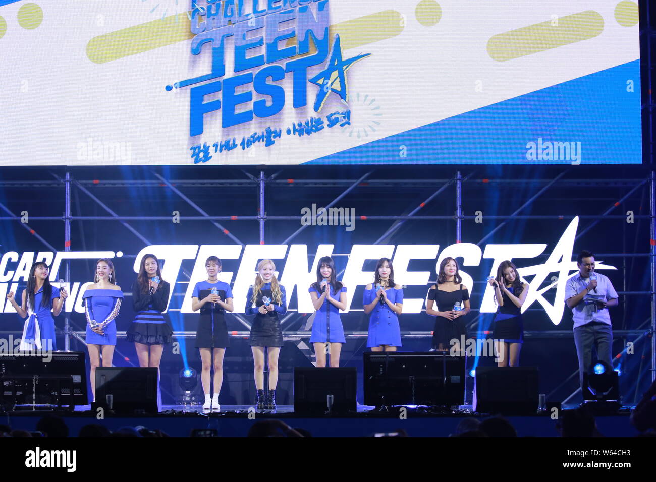 (From left) Chaeyoung, Nayeon, Tzuyu, Jeongyeon, Dahyun, Momo, Mina ...