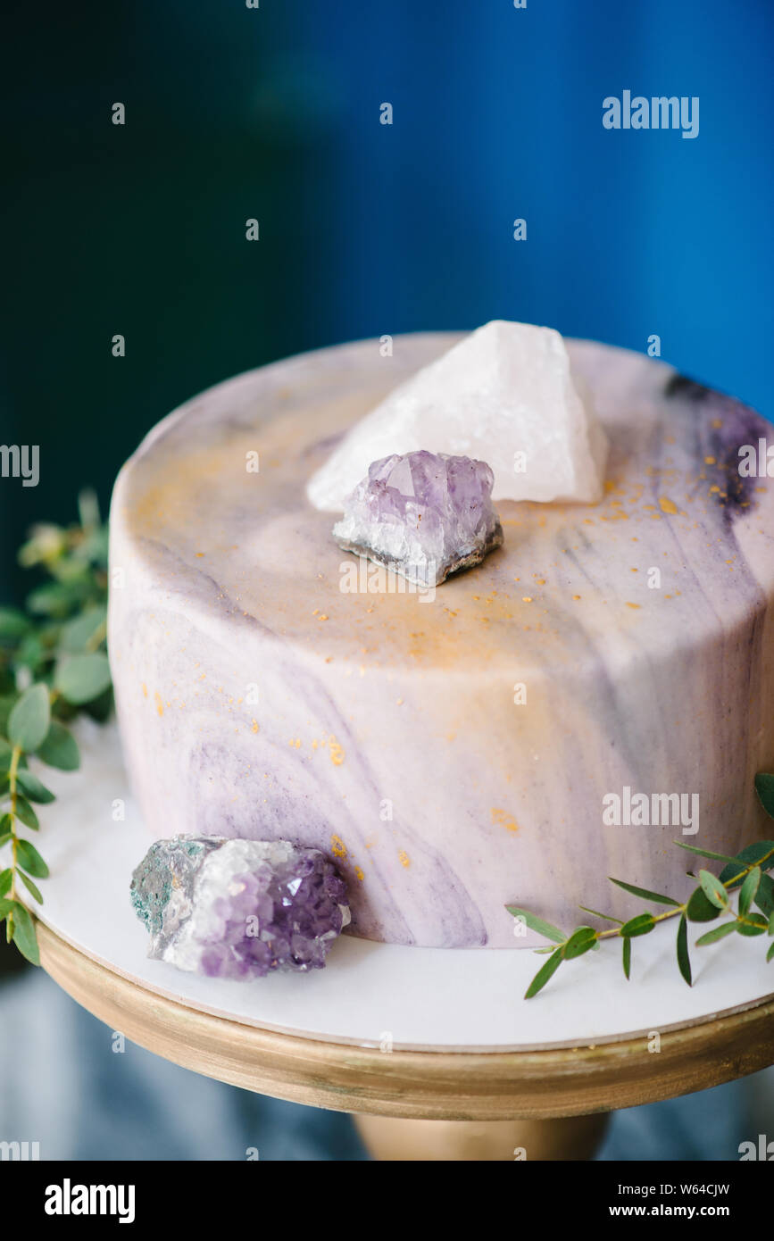 Elegant marble cake with stones, crystals. Wedding or birthday bakery ...