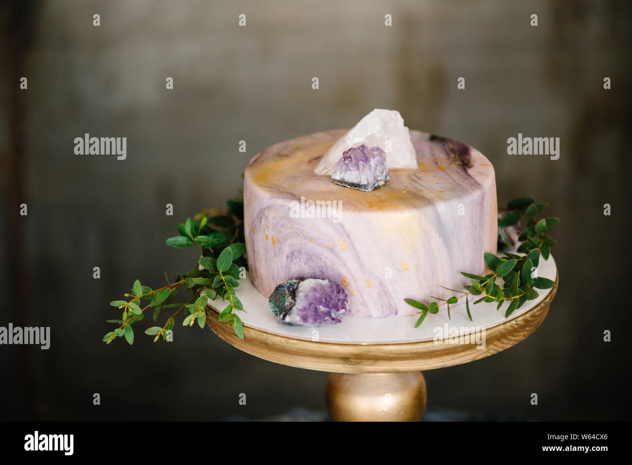 Elegant marble cake with stones, crystals. Wedding or birthday bakery ...