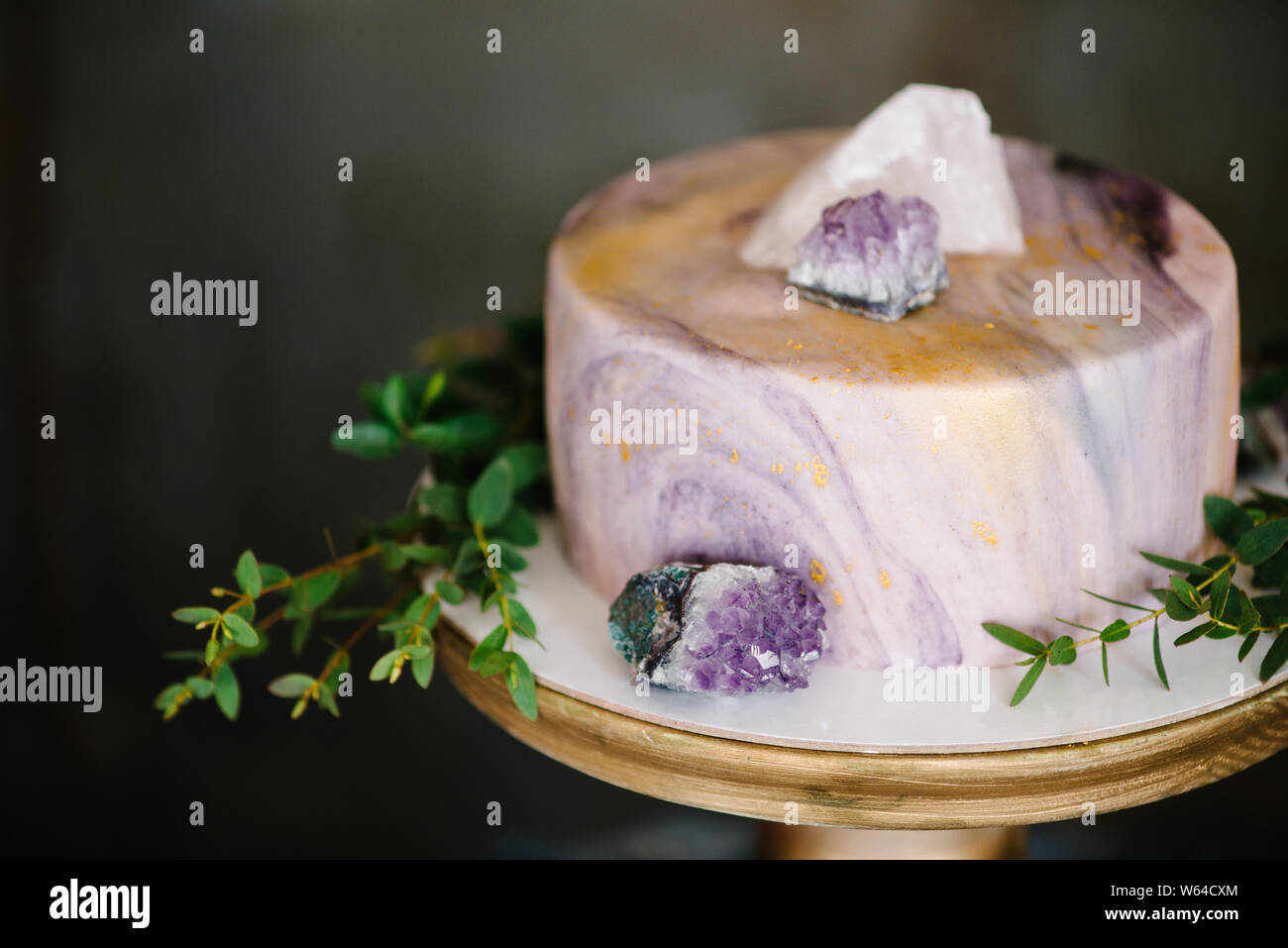 Elegant marble cake with stones, crystals. Wedding or birthday bakery ...