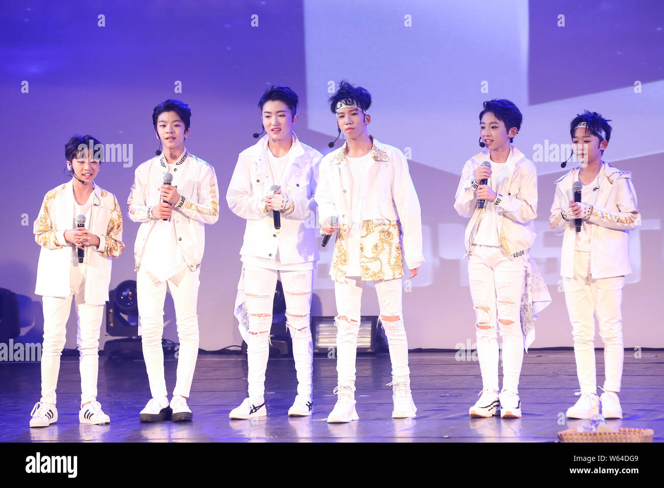 **TAIWAN OUT**Members of boy band Boy Story co-produced by Tencent ...