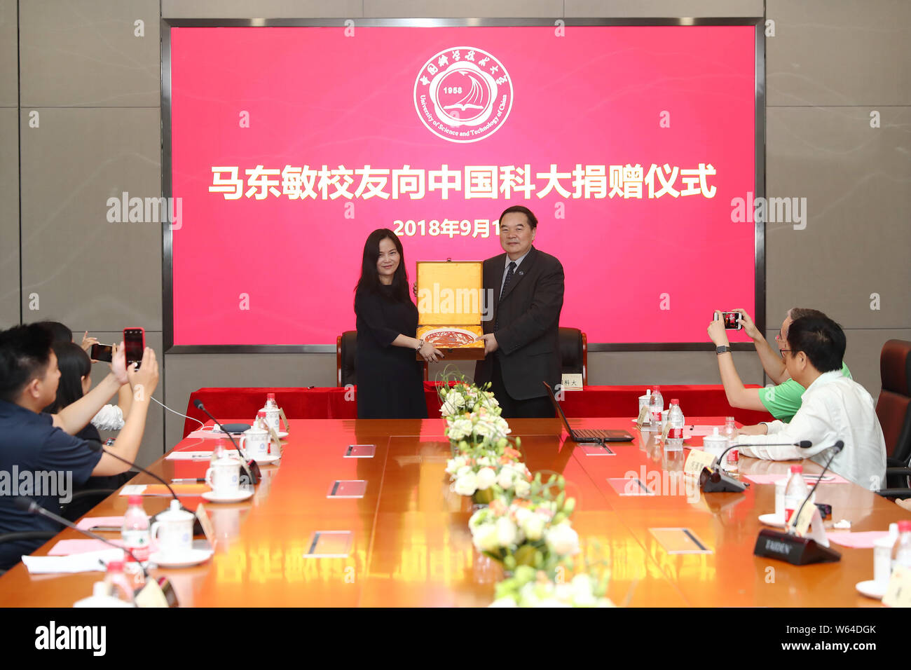 Melissa Ma, left, wife of and special assistant to Baidu Chief ...