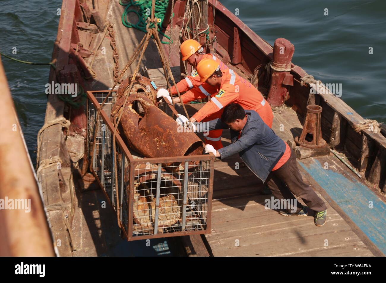 Chinese cruiser jingyuan hi-res stock photography and images - Alamy