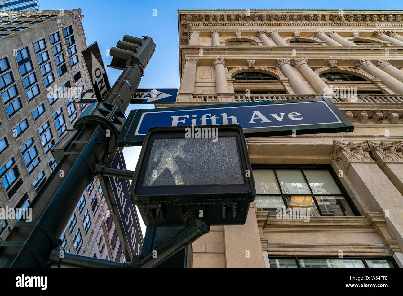 Fifth avenue sign new york hi-res stock photography and images - Alamy