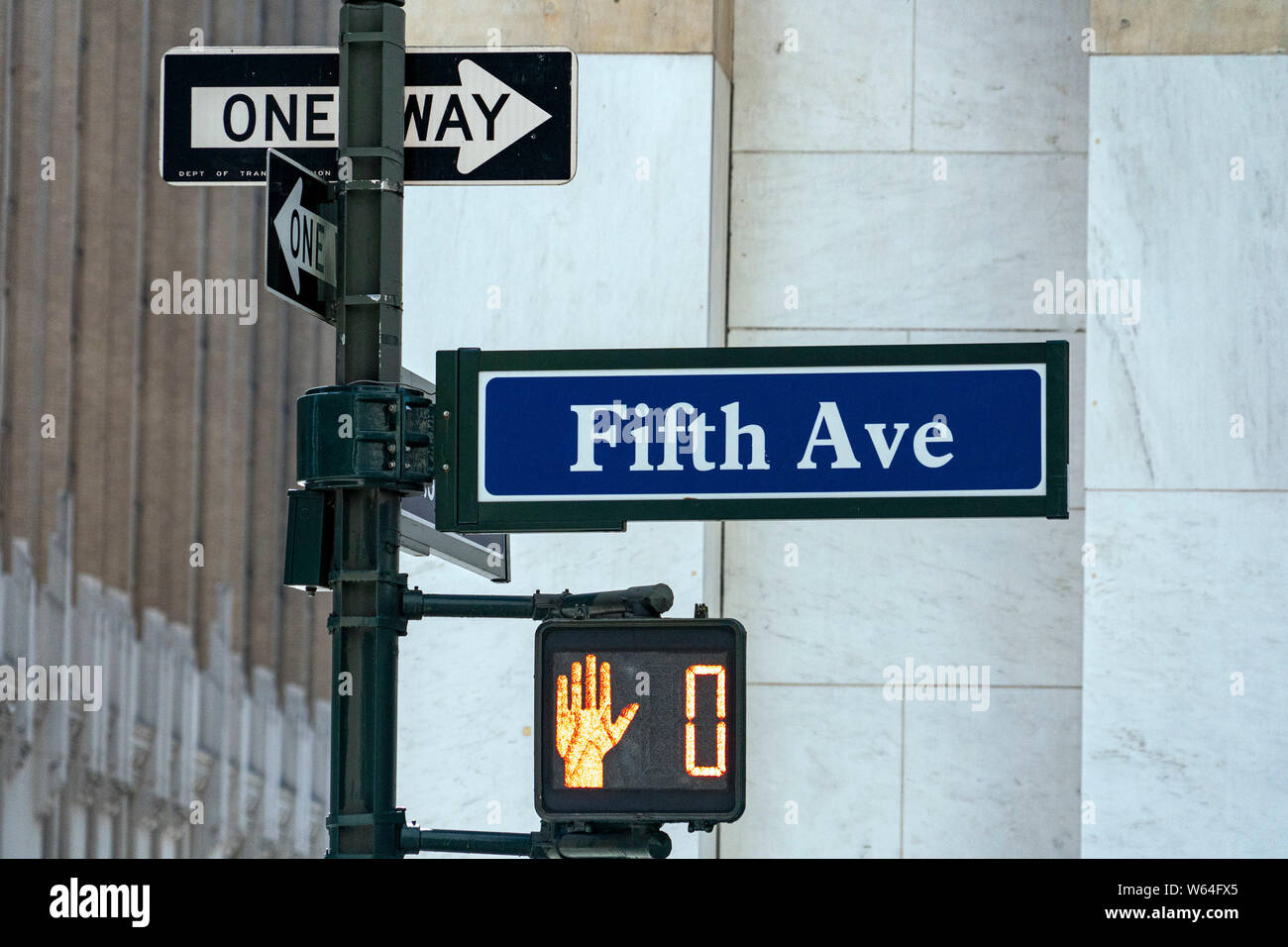 fifth avenue sign new york city Stock Photo - Alamy