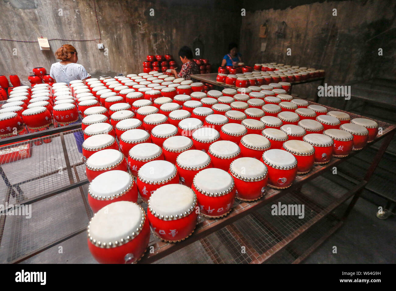 Traditional chinese drums hi-res stock photography and images - Alamy